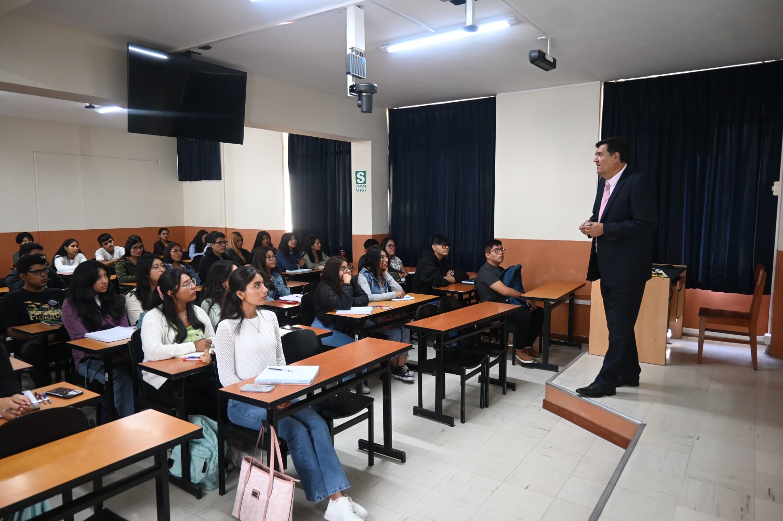 19 mil 700 estudiantes retornaron a las aulas de la UCSM este 2024 ...