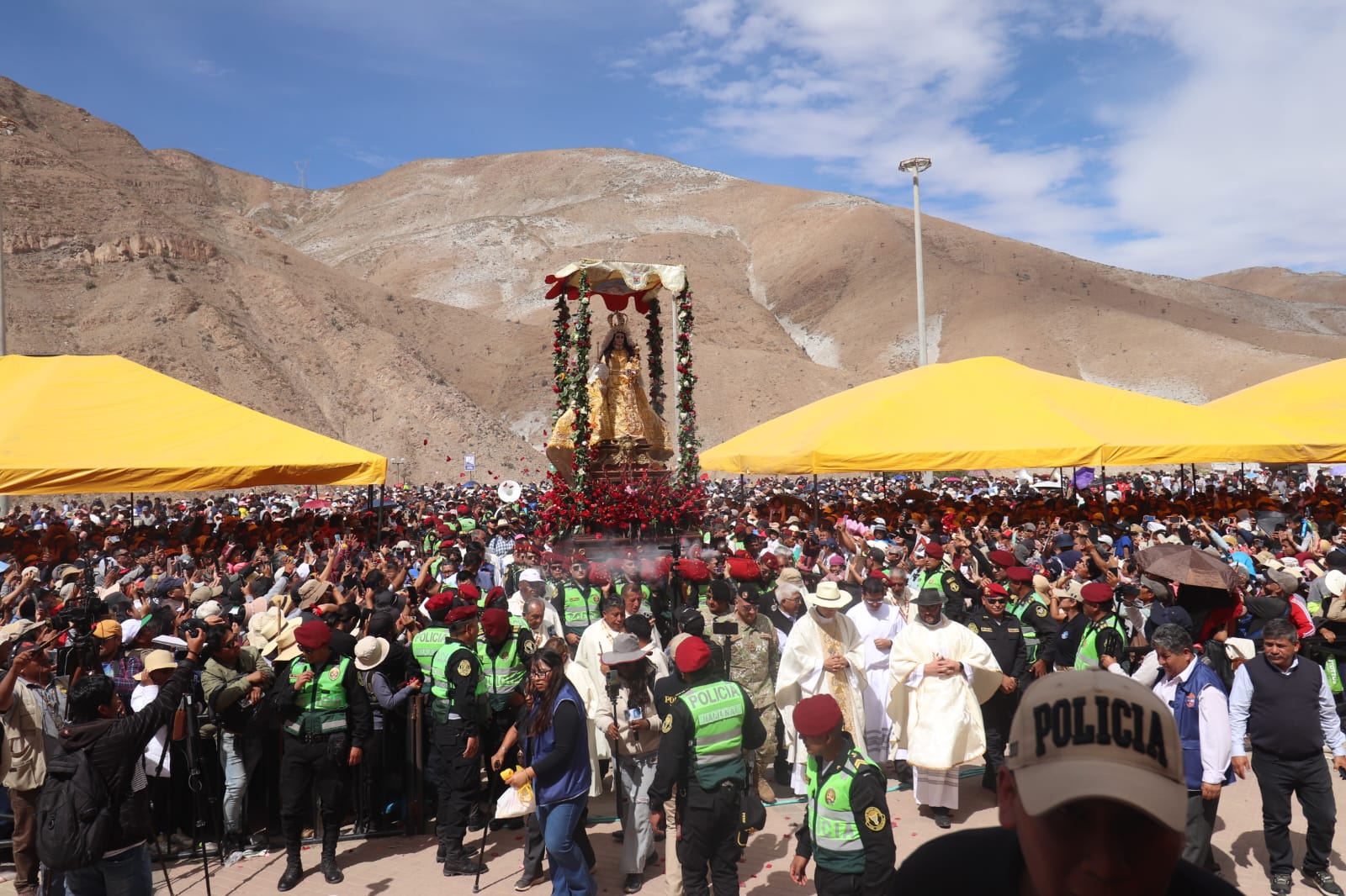 Más de 200 mil peregrinos celebraron a Virgen de Chapi - Diario EP - Perú
