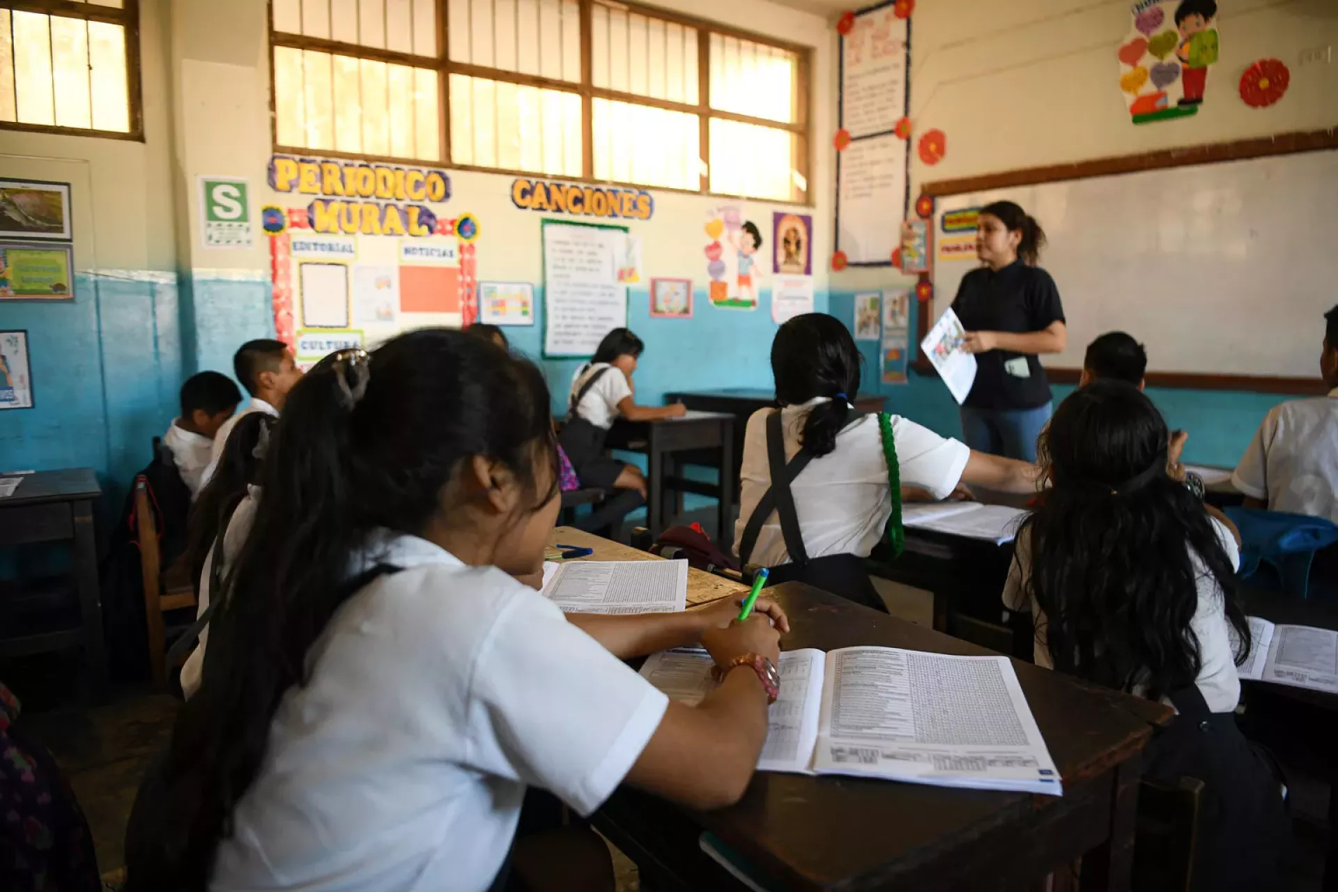 Perú invierte más en educación que el promedio de América Latina ...